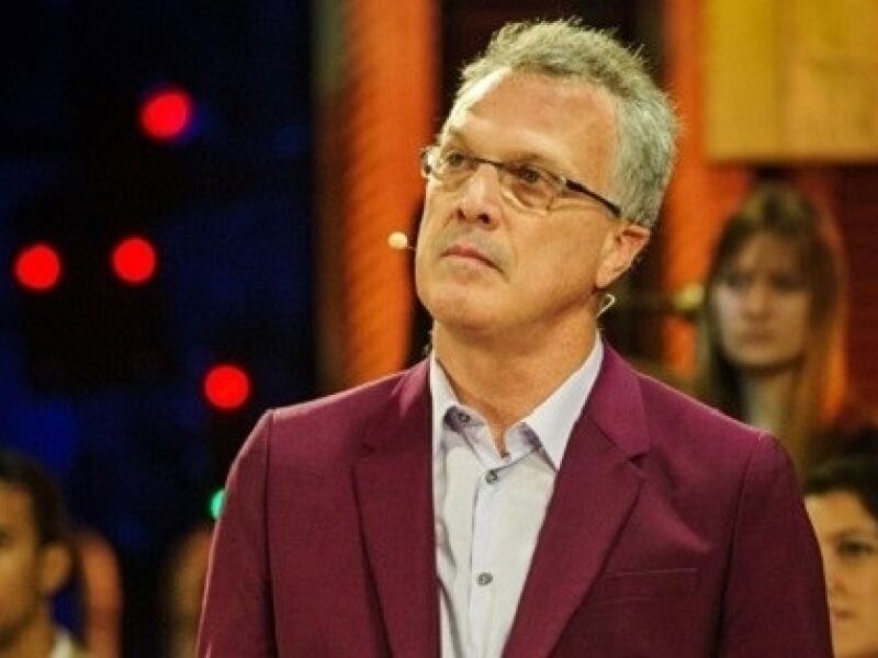 Pedro Bial, apresentador do BBB, contrai malária no litoral de São ...