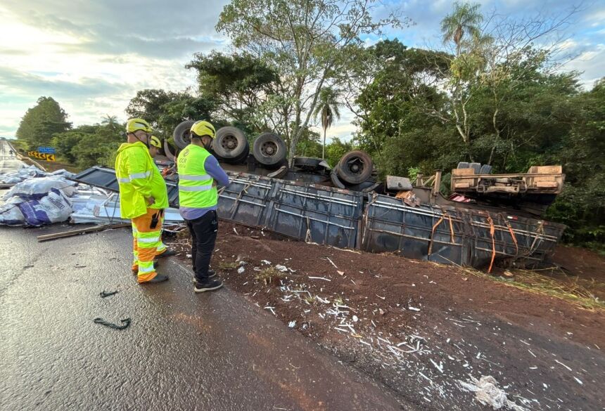 Tragédia na BR-163: colisão frontal entre Siena e carreta deixa um ...