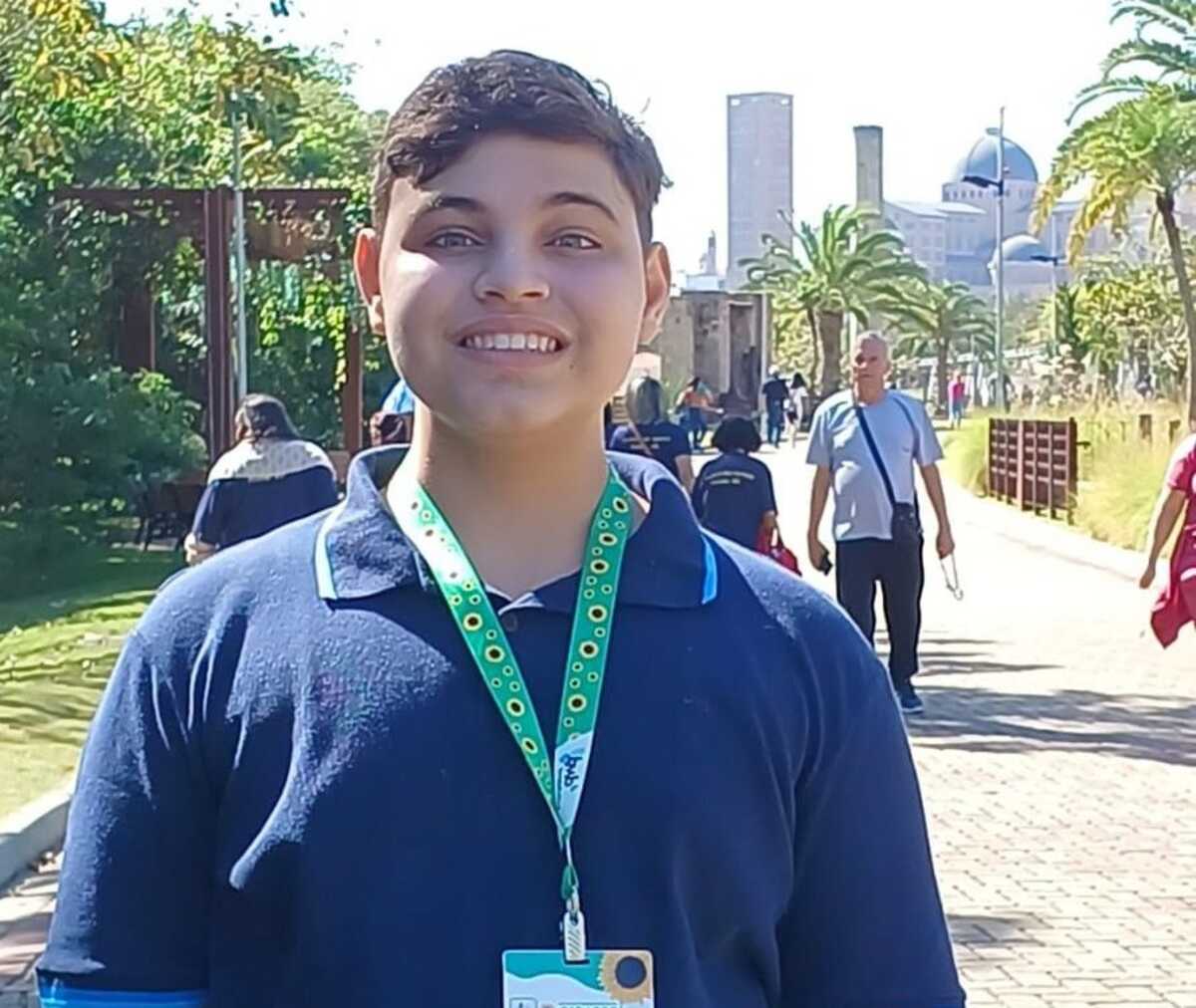 Colar de girassol é símbolo de visibilidade e o significado é ...