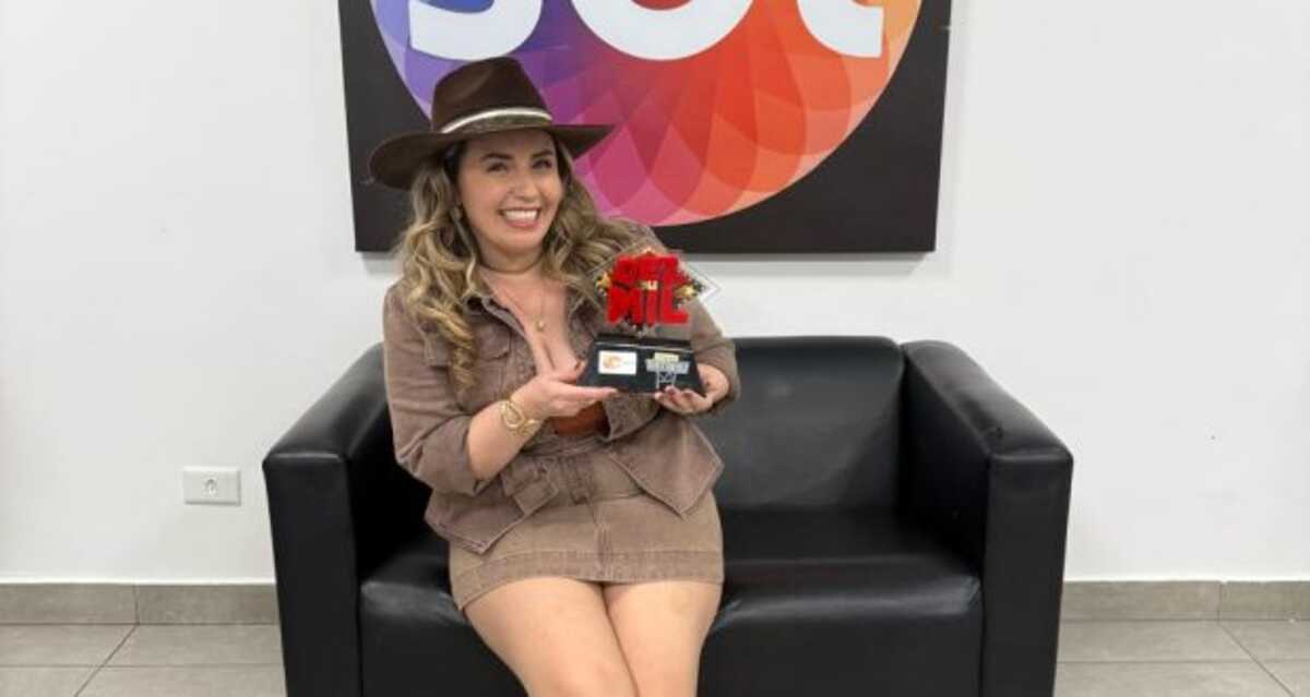 Ana Karla encanta plateia e jurados no Programa do Ratinho com apresentação inesquecível ...