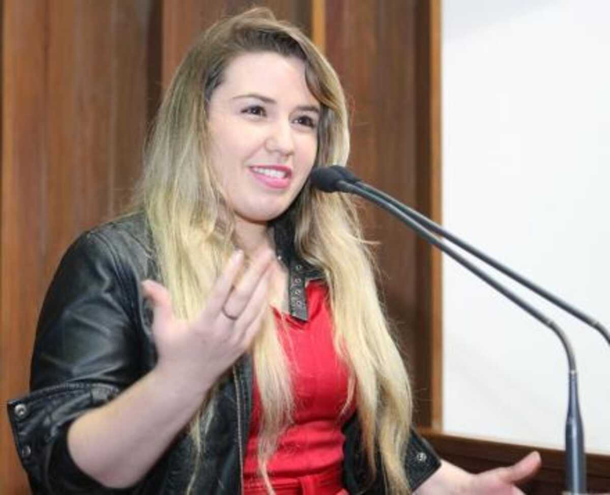 Gloriadouradense Ana Karla recebe Medalha Tom do Pantanal na Assembléia ...