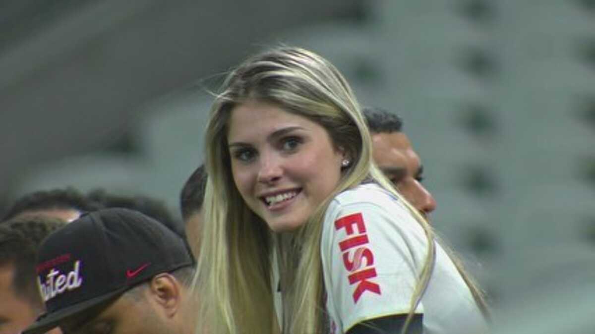 Bárbara Evans vai à Arena Corinthians torcer pelo namorado Guerrero ...