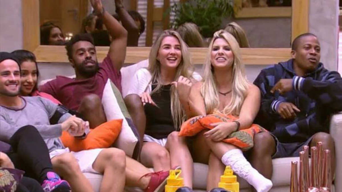 "BBB15": Aline e Júlia surpreendem brothers; votação definirá quem fica ...