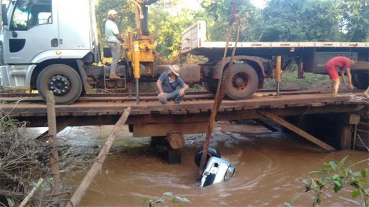 Dourandense morre depois de cair de carro no Rio Bopei em Caarapó ...