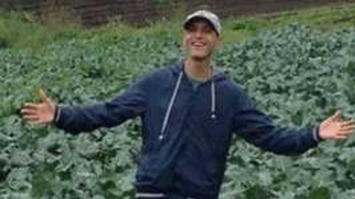 Rodolfo, ex-companheiro de ET no SBT, trabalha na roça enquanto não ...