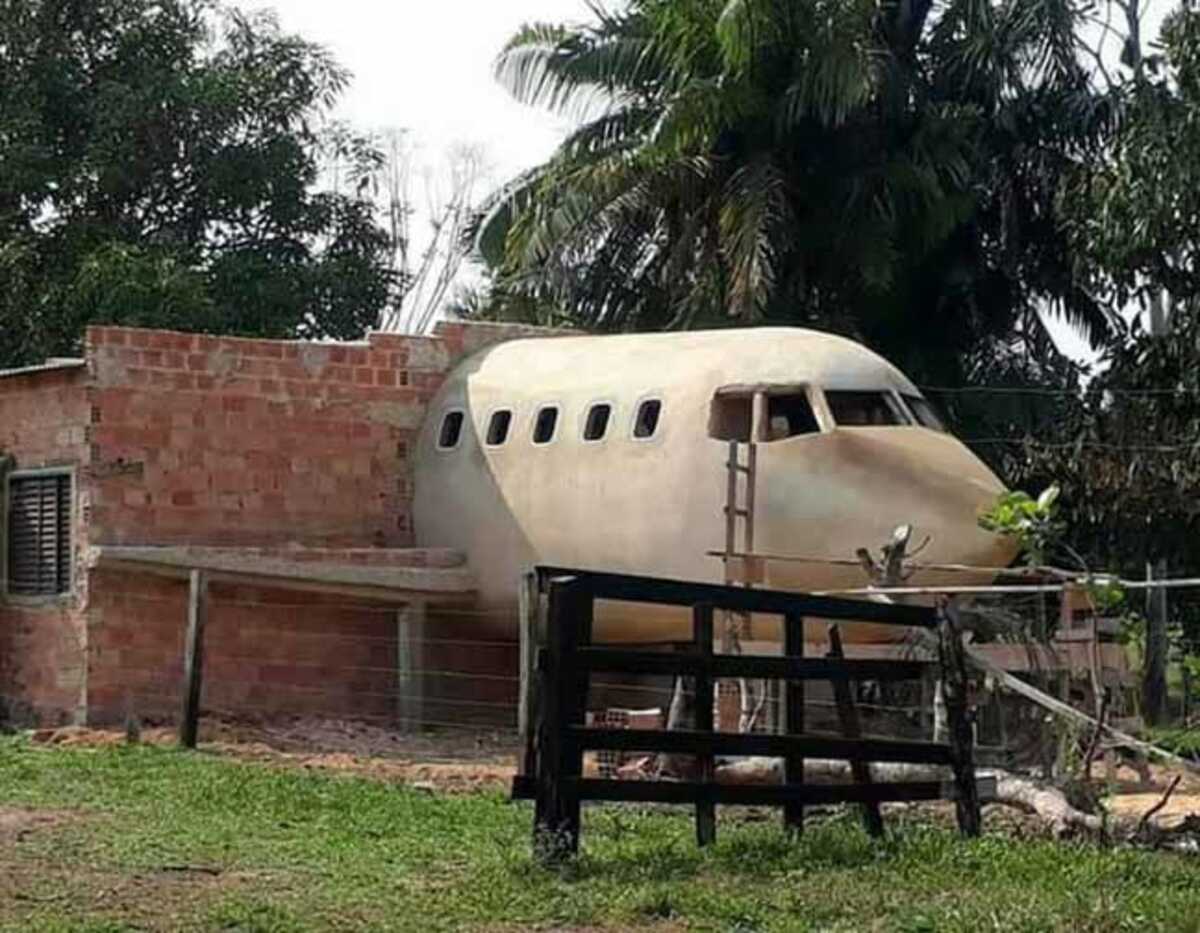 Brasileiro constroi casa em formato de Avião e faz sucesso na Web ...